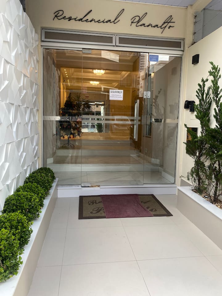 Aluguel No Miolo De Meia Praia 200 M Do Mar - Pôrto Belo