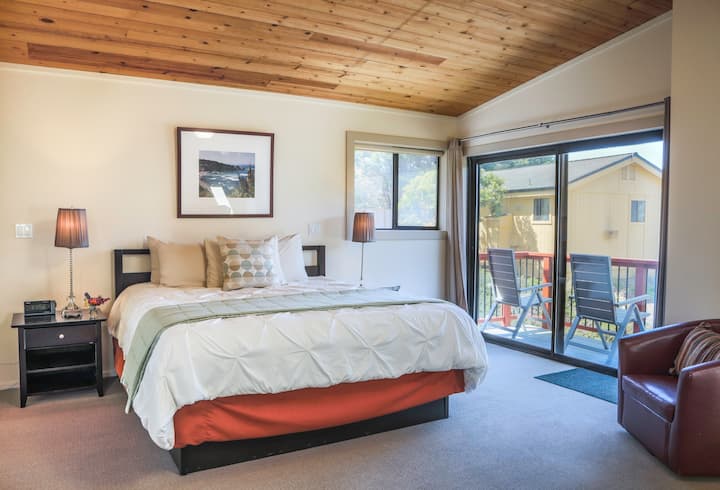 Ignacio Cottage :: Two Story Family Cottage - Mendocino, CA