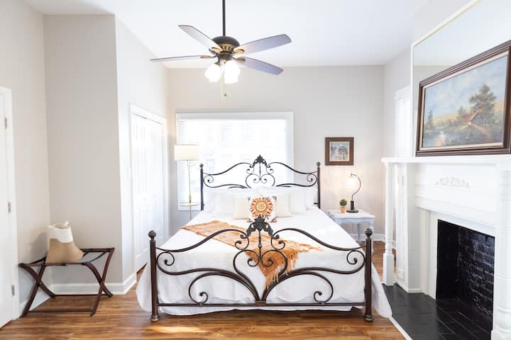 Historic Green House/ Free Parking/ Iron Fence - Savannah, GA