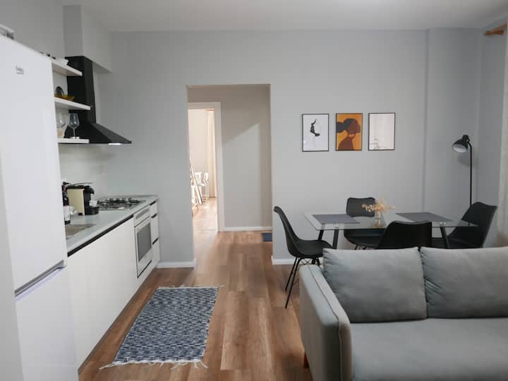 New Blloku Apartment With Great Balcony - Tirane