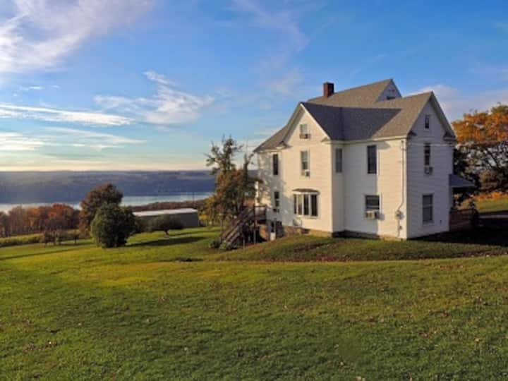 5-bedroom, 5-bath, Jacuzzis, Panoramic Lake Views - ニューヨーク州