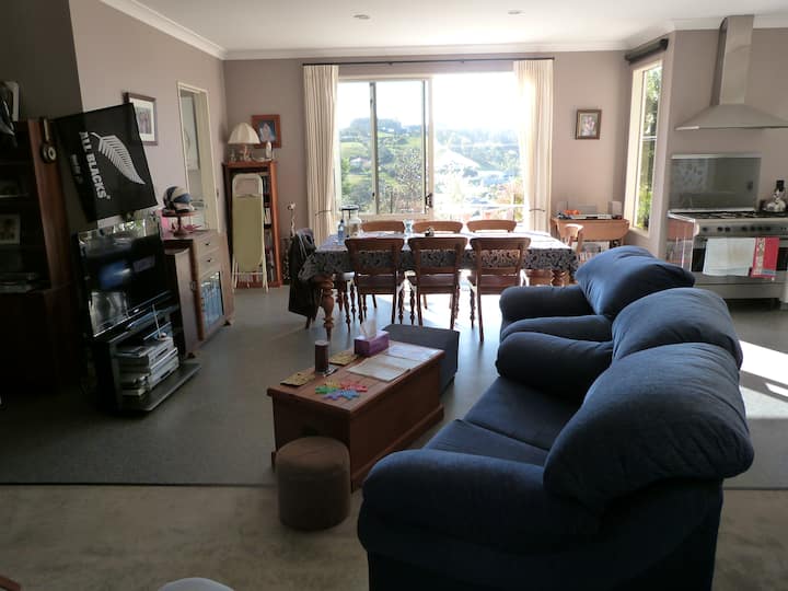 Tiketike In Taradale (Queen Bed Private Room) - Clive