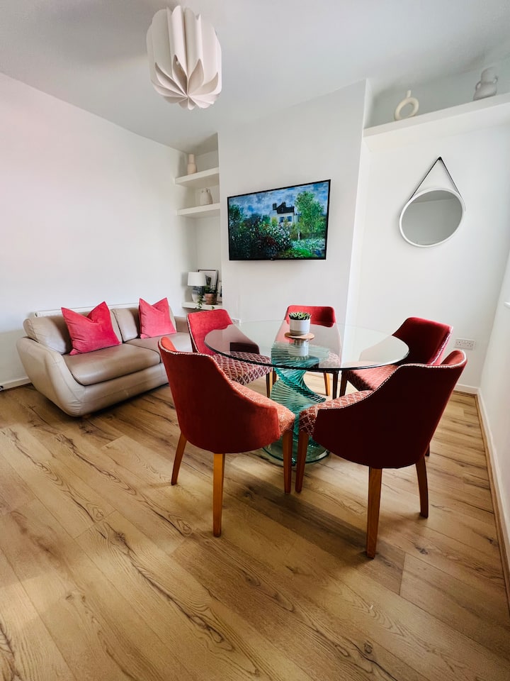 Liverpool Peach House - 4 Bedrooms - Liverpool