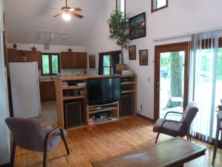 Cabin #2 On 30 Private Acres - Carbondale