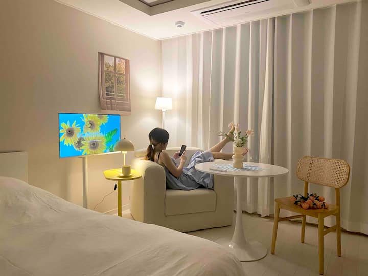 뷰맛집𖤐12시 체크아웃ꗯ̤̮동성로#교동#종로 중앙로역 2분! - Daegu