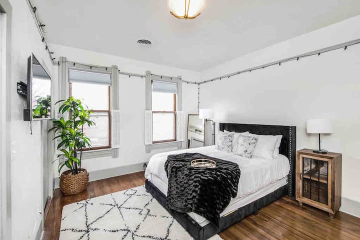 Ohio City One-bedroom Home - Cleveland, OH