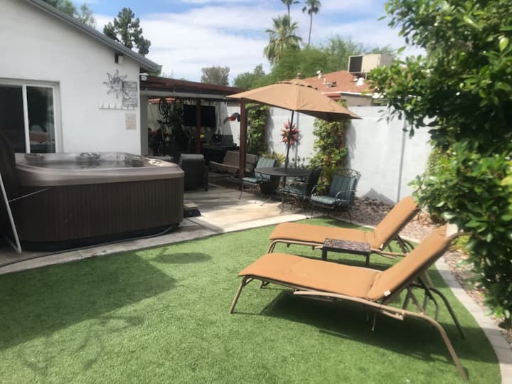 Adorable Hot Tub 3 Bedroom Home - Phoenix