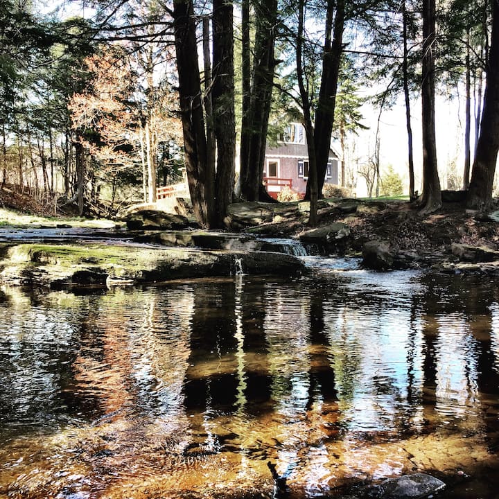 Streamside Storybook Cottage - Margaretville, NY