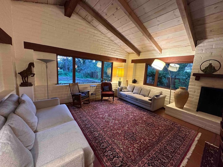 Stanford Farmhouse Sanctuary - Stanford University, Stanford
