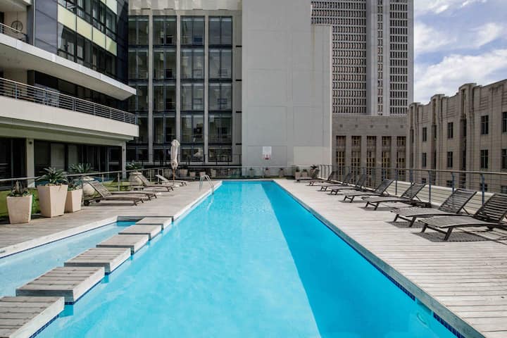 Cityscape Elegance “Loadshedding Free” - Distrikt Kapstaden