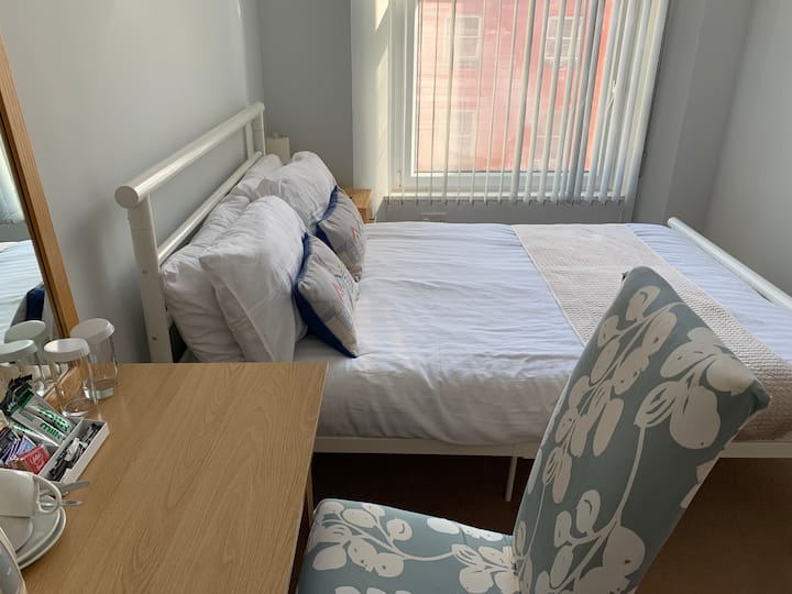 2, The Corner Rooms - Pembroke Dock