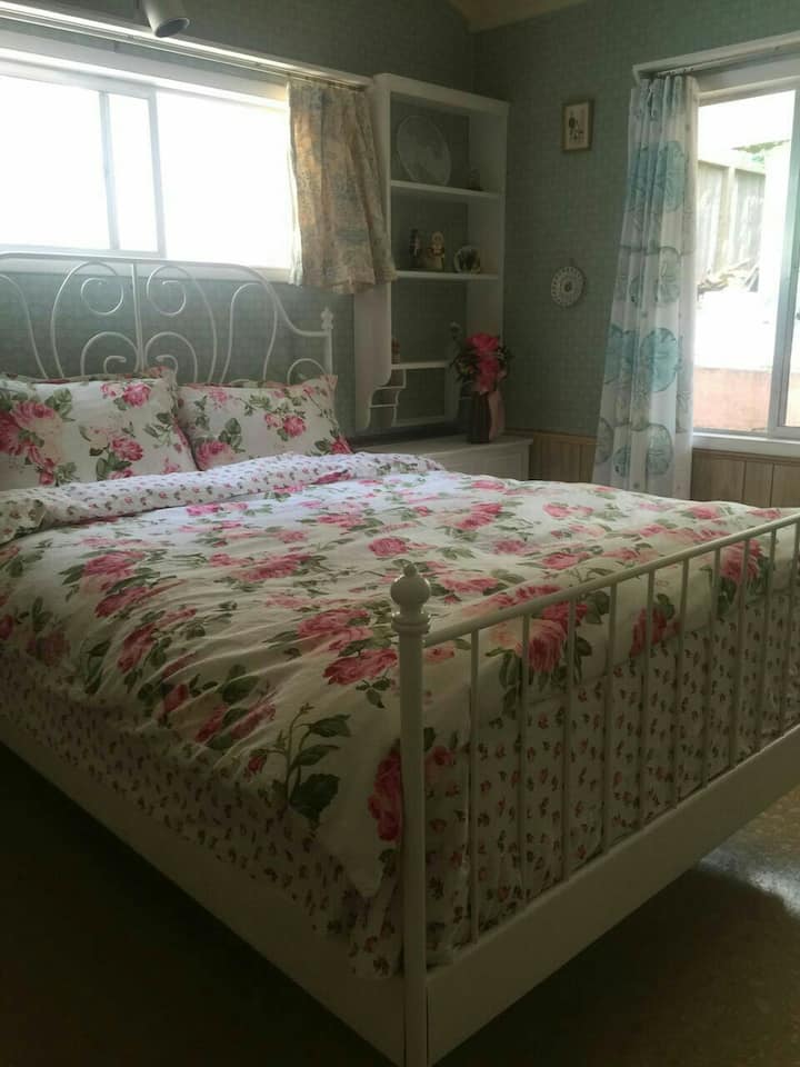 Cute Room Convenient Location - Monterey, CA