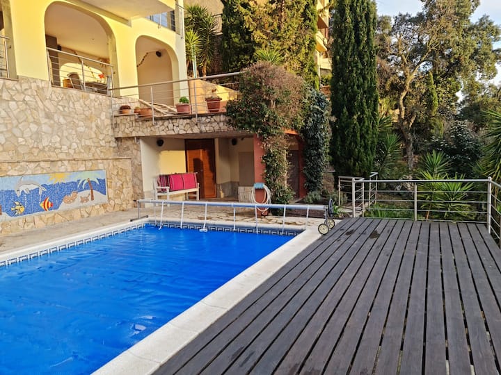 Spanish Luxury At 3 Singing Palms - トッサ デ マール