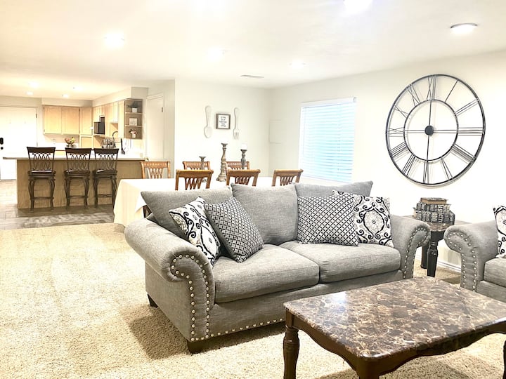 The Gathering Place With Hot Tub - South Jordan, UT