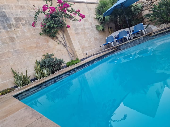 Sunflower Farmhouse Xewkija - Malta