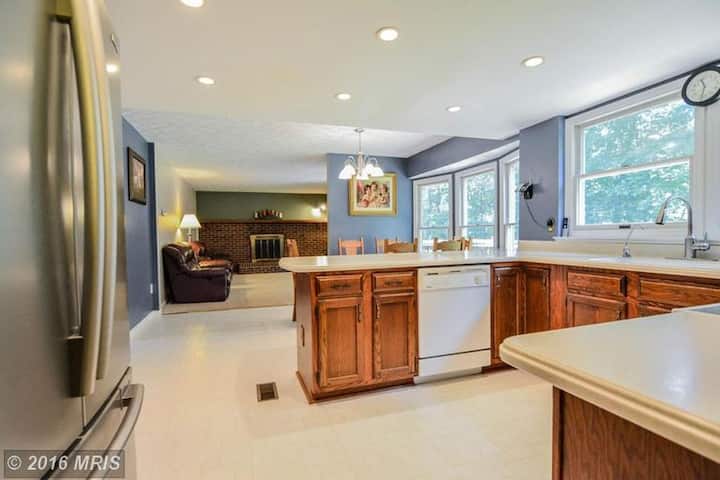 Oasis In Sterling - A Home Away From Home. - Reston, VA