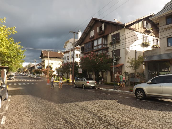 Apto Até 10 Pessoas A Uma Quadra Da Rua Coberta! - Gramado