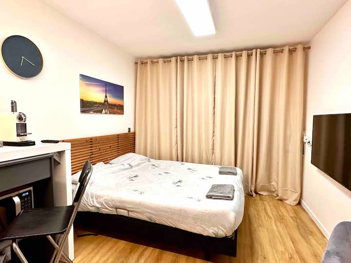 X1 Pièces Studio à Proximité De Paris Métro 1 Min - ibis Paris Porte de Clichy Centre