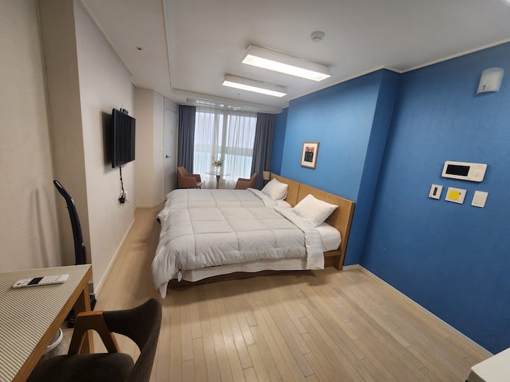 1/10해운대바다1분/오션뷰/이쁜숙소/짐보관가능/폴옵션/출장적합/넷플릭스/엘시티 스파할인/ - Busan