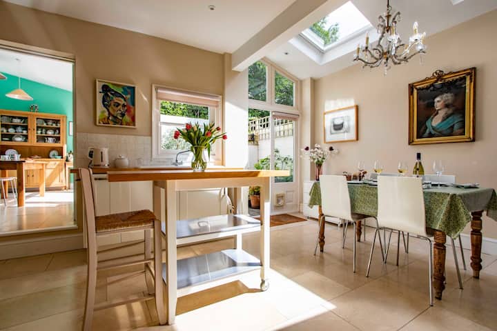 Elegant House With Parking - Bath