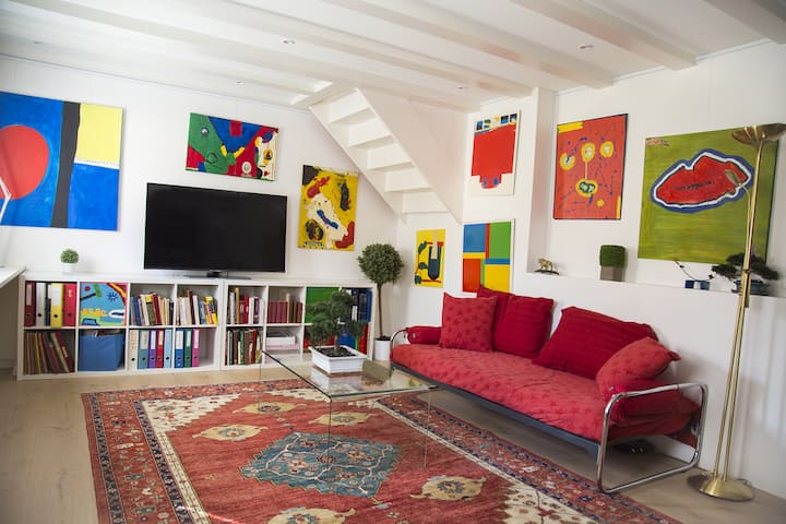 Master Bedroom In Old Town Charming Apartment - Geneva