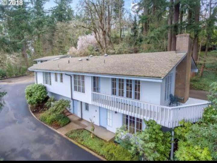 Uo Perfect For Groups Of 2 To 10 3 Block From Uo - Eugene, OR