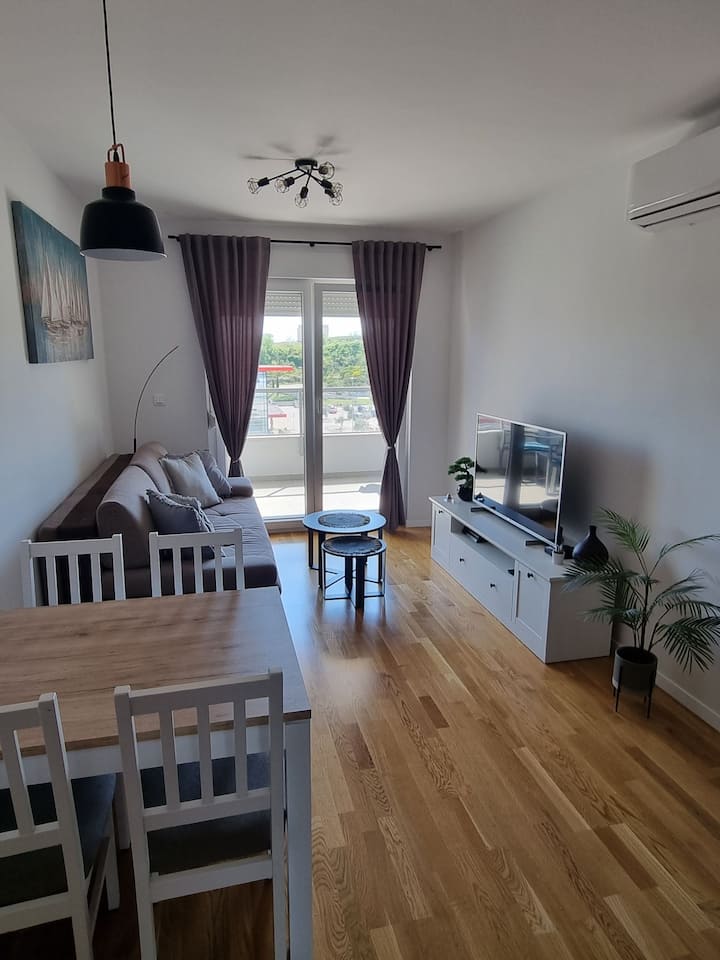 Blissful Apartment 2+1 Sea View + Garage Parking - Podstrana