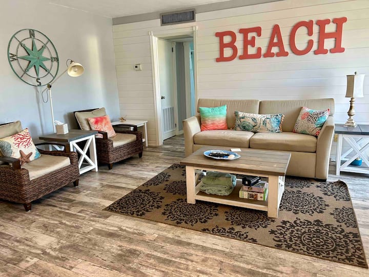 Gorgeous Beach View Balcony And Heated Pool - South Pasadena, FL