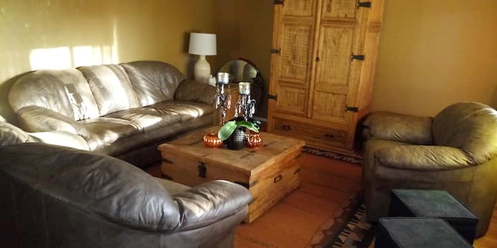 Artsy Space 2, Private Room W/ Shared Bath - Albuquerque, NM