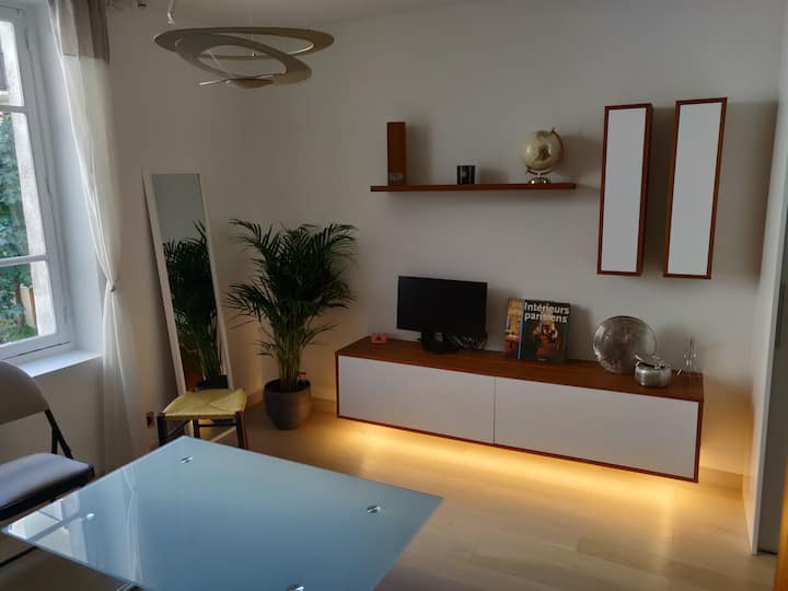 Renovated Design Studio In Paris - Paris