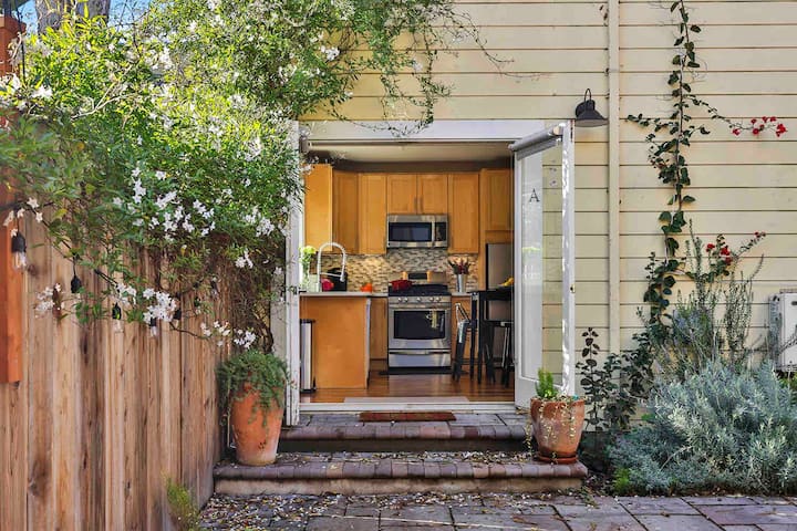 Private Garden Cottage - With Parking - San Francisco, CA