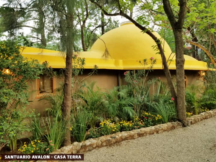 Santuario Avalon- Casa Terra - テポストラン