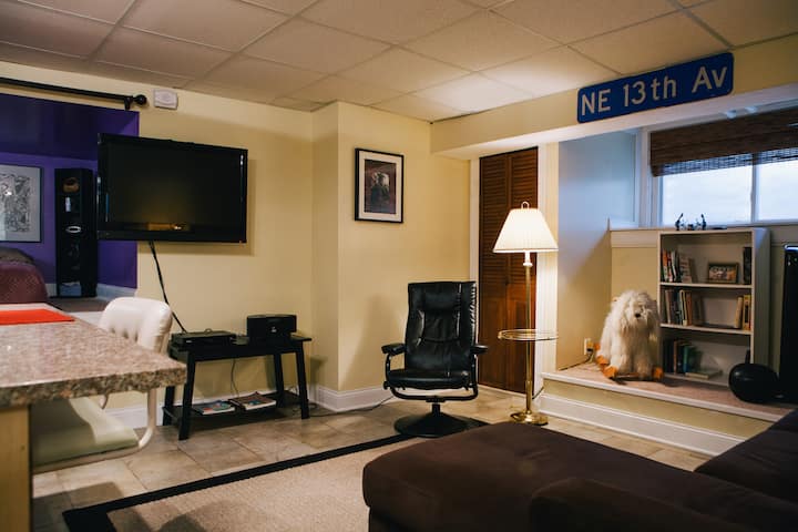 Private Suite In Victorian Home - Minneapolis, MN