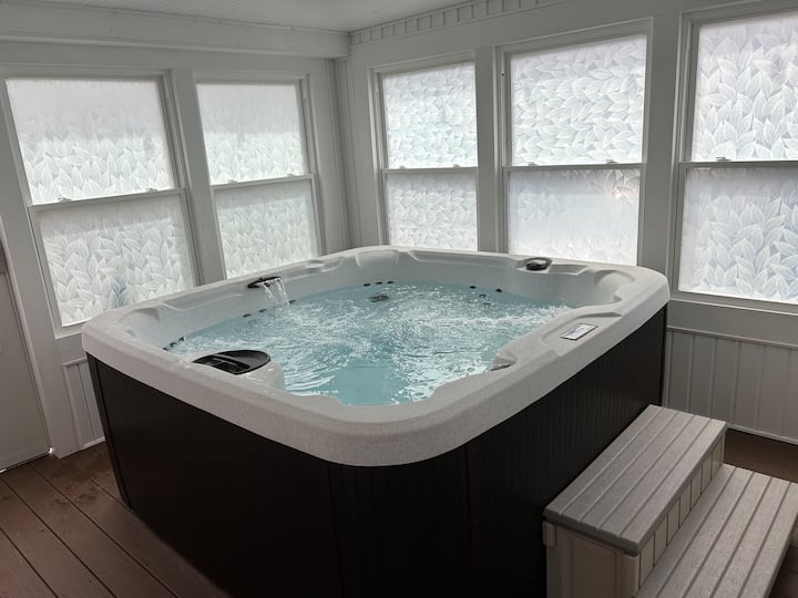 Indoor Hot Tub, Fire Pit, Hiking Trails Nearby - アシュビル, NC