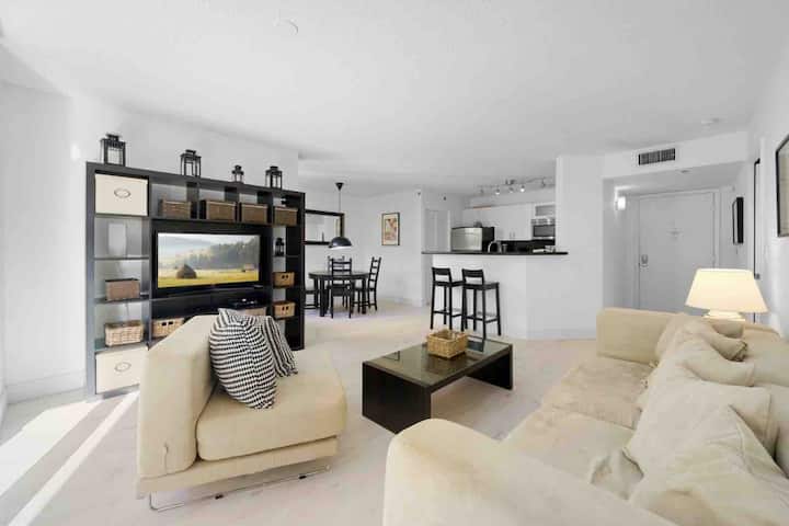 Amazing 1 Bedr 1 Bath Condo In Aventura Yacht Club - The Bahamas