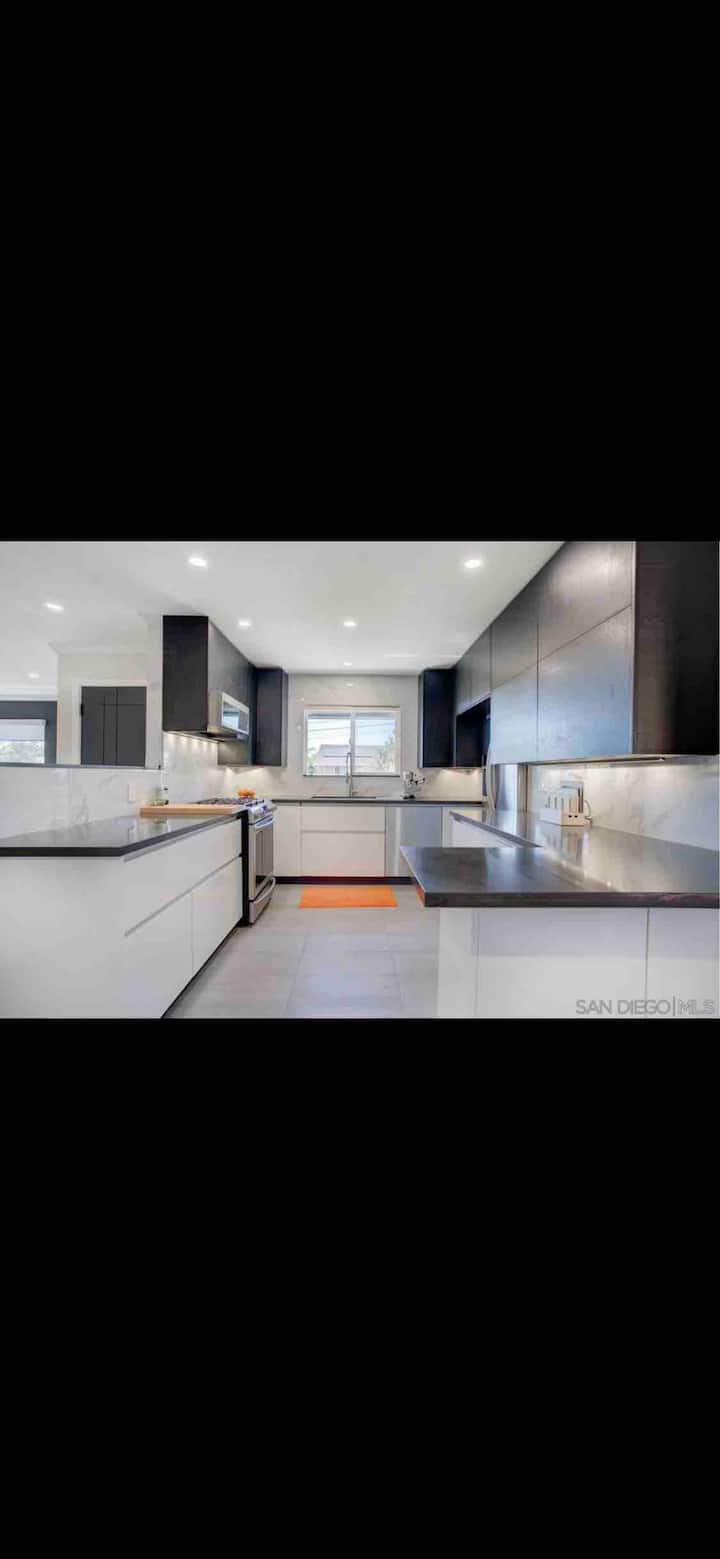 Cheerful 4bed/2bath Out/in Door Fireplace Pets Ok - San Diego, CA