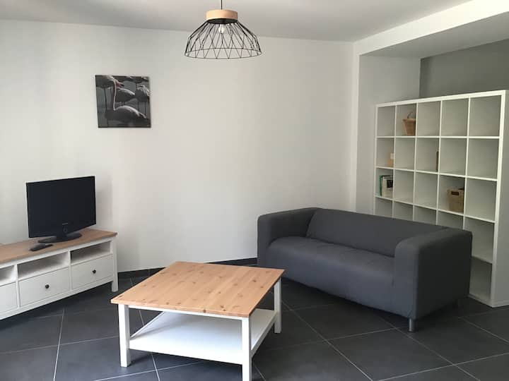 Spacious T2 Of 70 M2 With Green Terrace! - Bouc-Bel-Air