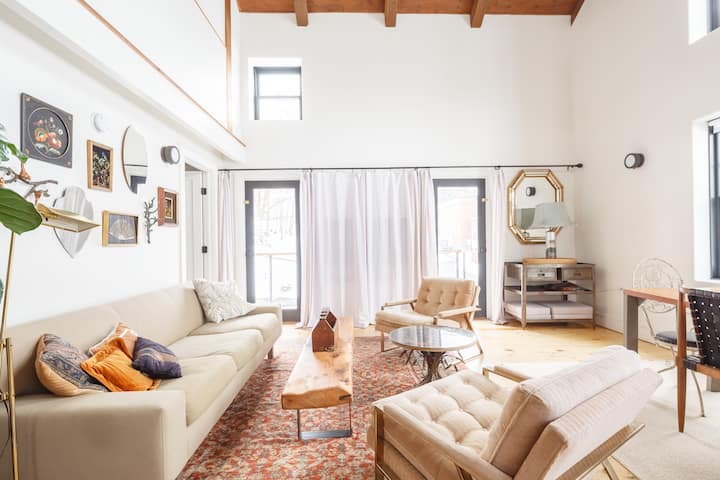 Brick Carriage House Steps To Kingston Waterfront. - Kingston