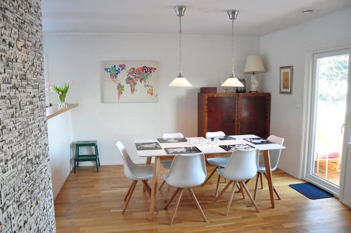 Villa With Large Secluded Patio And Heated Pool - Sundbyberg