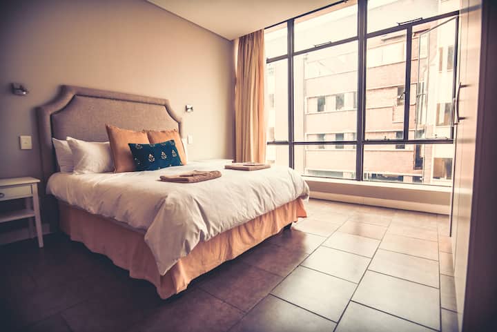 Stylish 1-bed Apt | Central Newtown | Secure Stay - Johannesburg