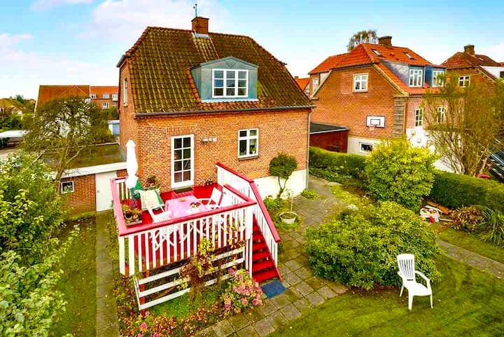Familievenlig Villa Med Dejlig Have Tæt På Byen - Aarhus