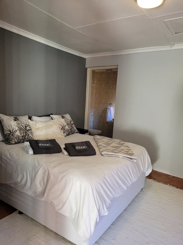 Cosy Guesthouse Close To Airport - Kempton Park