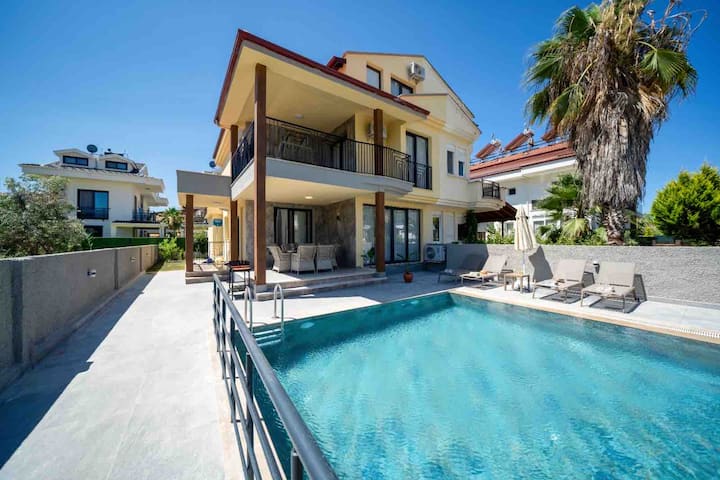 ÇAlış Plajı Yakınında öZel Havuzlu Lüks Villa - Fethiye