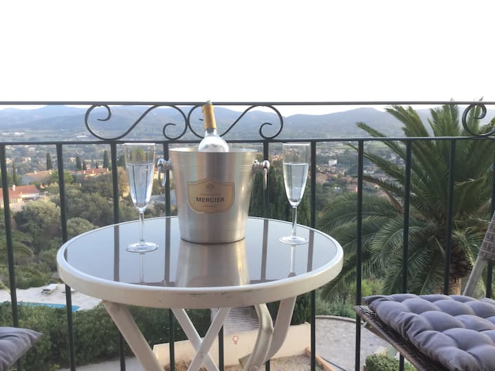 Heart Of Village Luxury Apartment With Views - Bormes-les-Mimosas