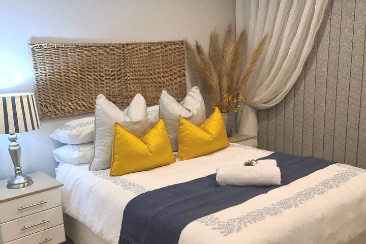 Chamomix, Central Modern Unit & Entertainment Area - Germiston
