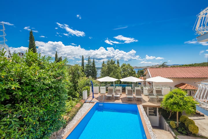 Ava Large Apartment 4x2 Near Beach - Kraljevica