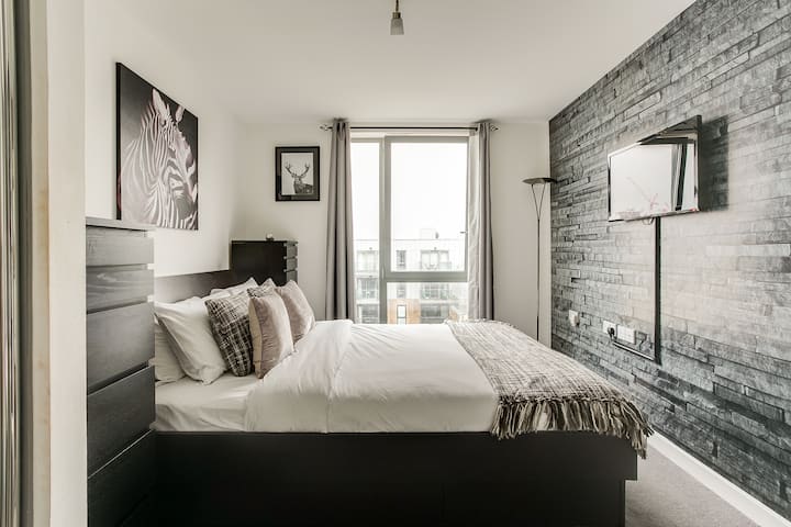 1bed W/private Balcony & Gym, Near Canary Wharf - Canary Wharf - London