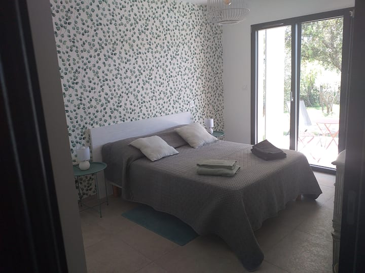 Chambre D'hôtes Piscine Et Petit Déjeuner Possible - Nimes