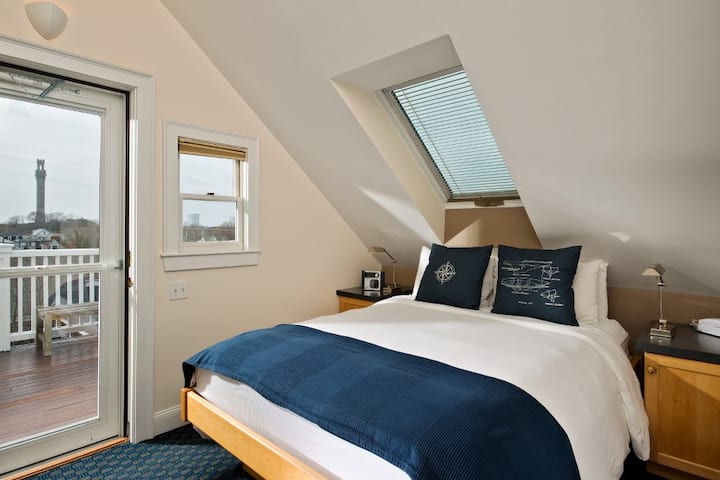 Room 7 (Queen Bed) - Benchmark Inn - Provincetown, MA