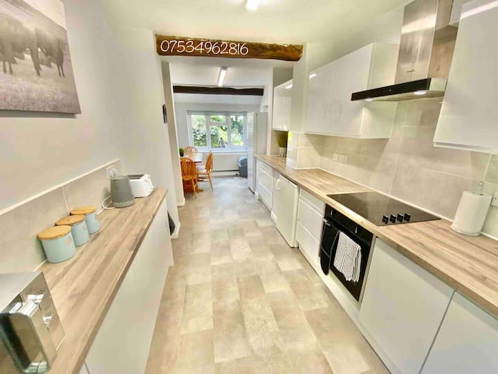 11 Beds | Parking X 5 | 5br Large House Grantham - Lincolnshire